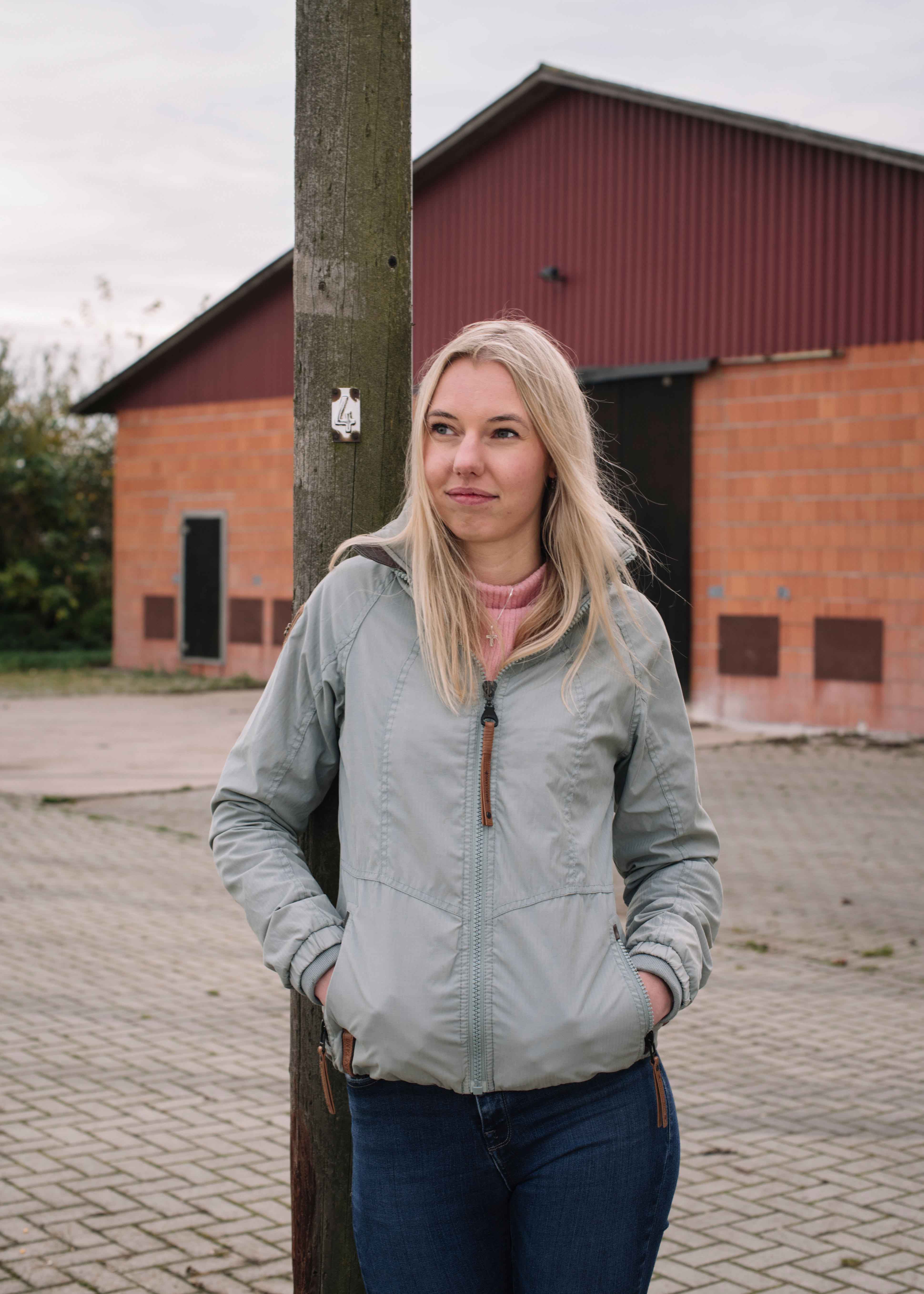Land-wirtinnen - Anna Tiessen